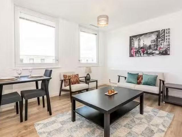 Deal! 2 BR Capitol Way