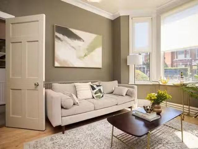 Cozy 2 BR Furness Road