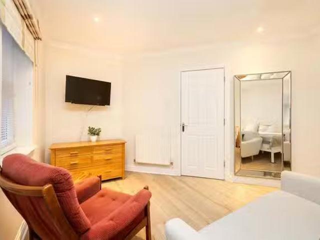 Rental! 2 BR Morrison Street