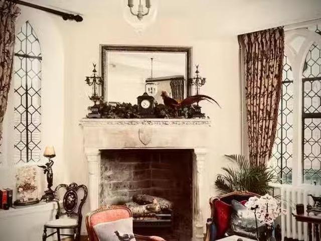 Cozy 2 BR Smith Street