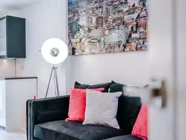 Deal! 2 BR Sandal Street