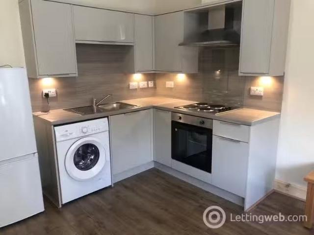 For Rent! 2 BR Property to rent in 6 Bellefield Avenue, Dundee.