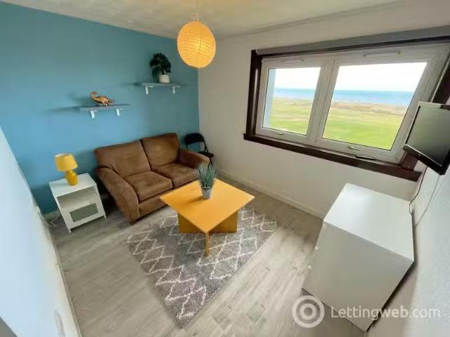 Deal! 2 BR Property to rent in 79 Bayview Court