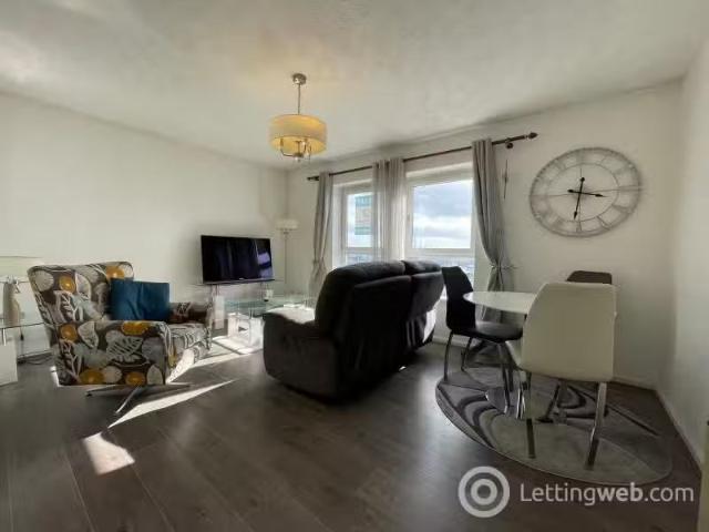 Nice 2 BR Property to rent in 84 Castle Terrace