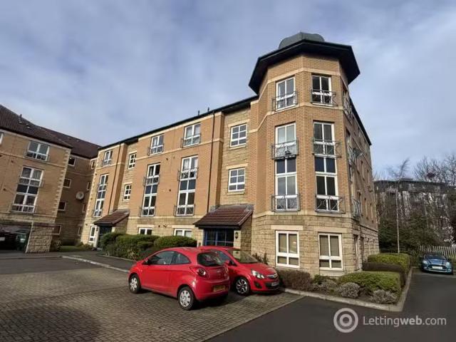 New 2 BR Property to rent in 10/8, St. Clair Road, Edinburgh.