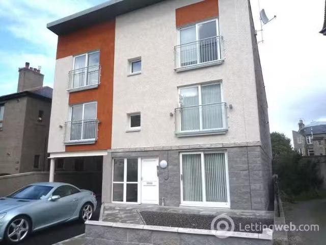 Charming 2 BR Property to rent in 143c Gray Street, Aberdeen.