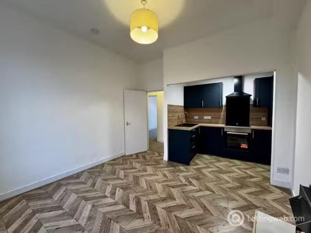 Nice 2 BR Property to rent in 173 Great Northern Road, Aberdee.