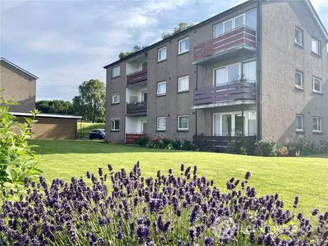Nice 2 BR Property to rent in 36/2 West Craigs Crescent, Edinb.