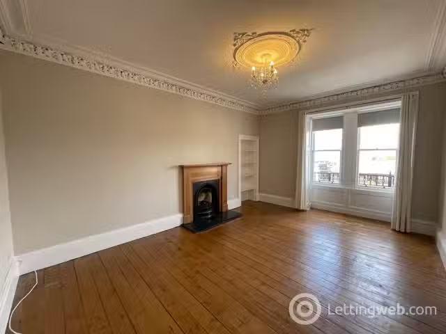 Cheap 2 BR Property to rent in 3 Blackness Avenue, Flat 3/L