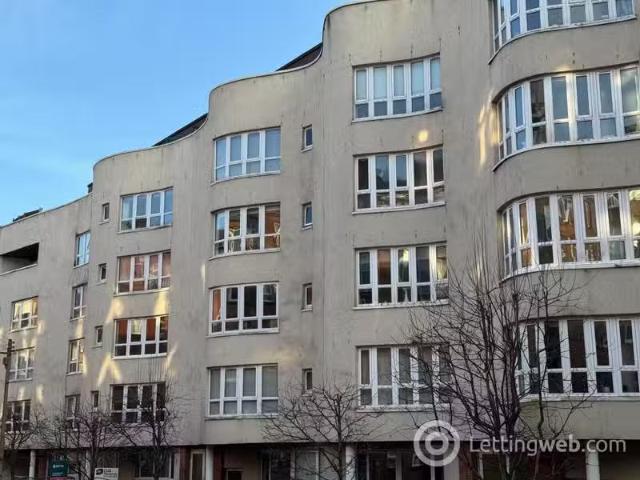 Cozy 2 BR Property to rent in Trefoil Avenue, Shawlands