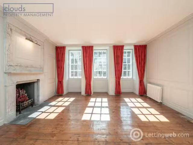 Just in! 2 BR Property to rent in Advocates Close, Old Town