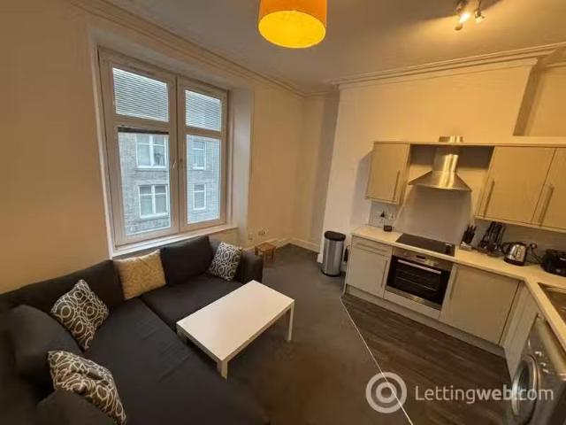 For Rent! 2 BR Property to rent in Ashvale Place, City Centre.