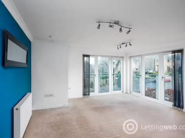 Just in! 2 BR Property to rent in Ashwood Gait, Corstorphine.