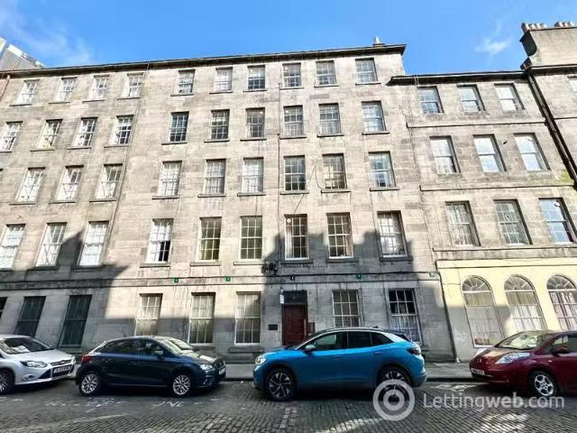 Unique 2 BR Property to rent in Brighton Street, Old Town, Edi.