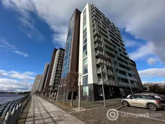 Unique 2 BR Property to rent in Castlebank Place, Glasgow Harb.