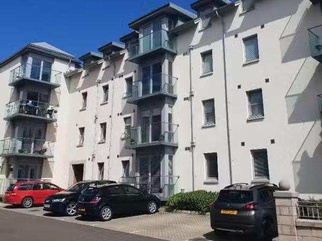 Cheap 2 BR Property to rent in Dalhousie Court, Links Parade