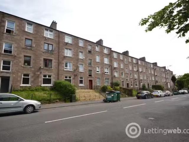 Cheap 2 BR Property to rent in Dens Road, Coldside, Dundee, DD.