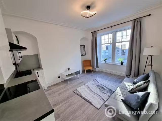 Nice 2 BR Property to rent in Dee Place, City Centre, Aberdeen.