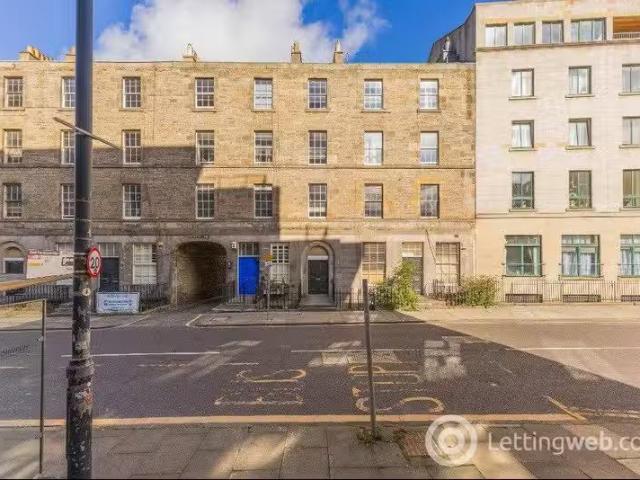 Deal! 2 BR Property to rent in East Fountainbridge, Edinburgh.