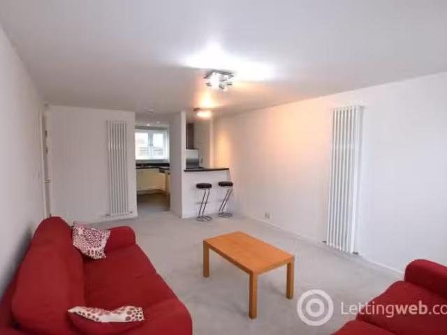 For Rent! 2 BR Property to rent in East Pilton Farm Crescent.