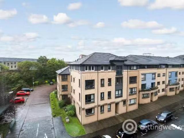 Cozy 2 BR Property to rent in Hayburn Street, Partick, Glasgow.