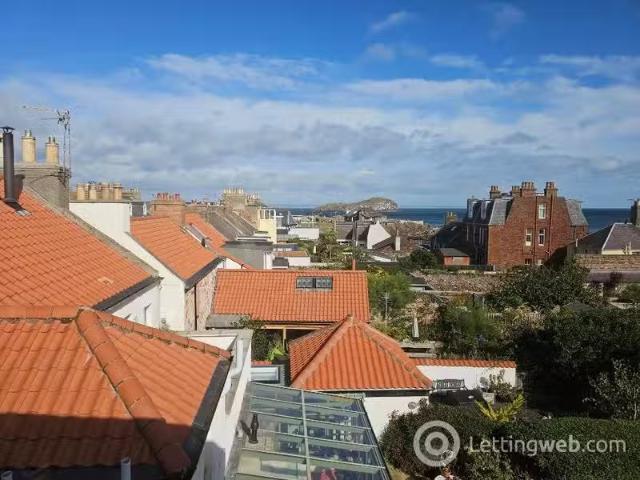 Just in! 2 BR Property to rent in Melbourne Place, North Berwi.