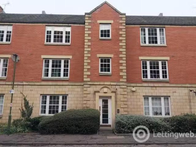 Unique 2 BR Property to rent in Pattison Street, Edinburgh, Mi.