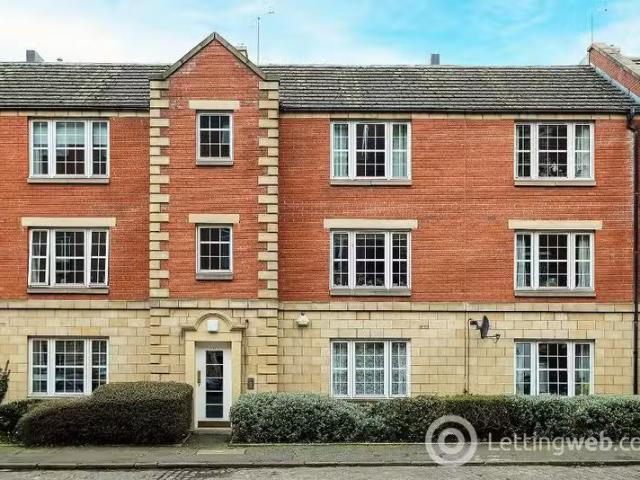 Just in! 2 BR Property to rent in Pattison Street, Leith, Edin.