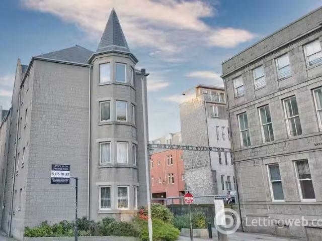 Nice 2 BR Property to rent in Rennies Court, City Centre, Aber.