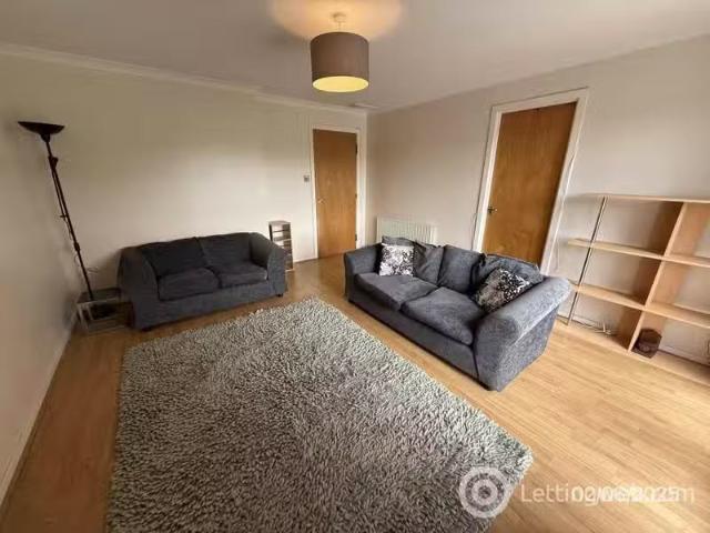New 2 BR Property to rent in Roslin Place, Second Floor Left.