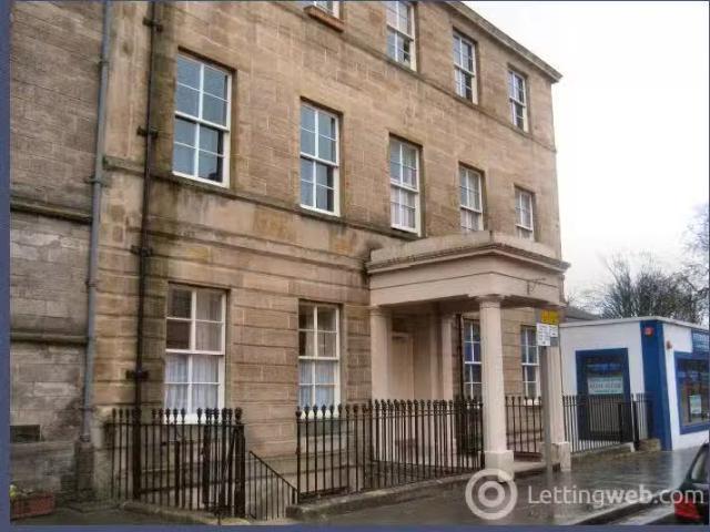 Cozy 2 BR Property to rent in Royal Mews 20 St. Catherine Street