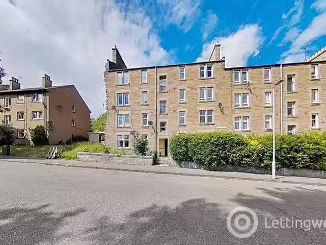 Deal! 2 BR Property to rent in Scott Street, West End, Dundee.