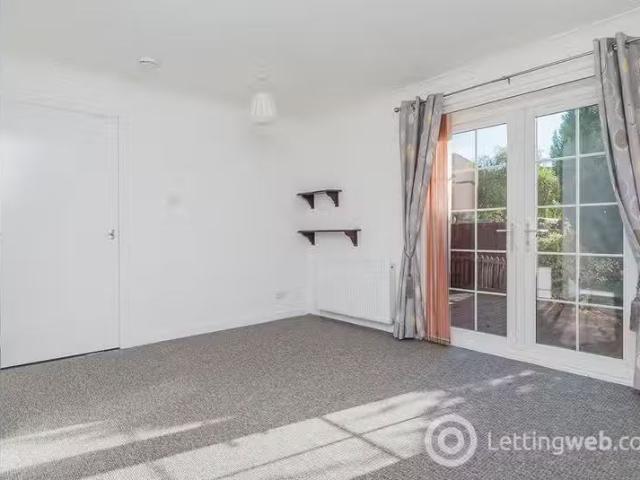 Unique 2 BR Property to rent in South Gyle Wynd, Edinburgh, EH.