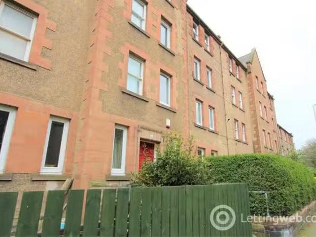 Cheap 2 BR Property to rent in South Sloan Street, Leith, Edin.