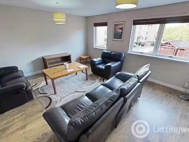 Deal! 2 BR Property to rent in Springfield Lane, Leith, Edinbu.