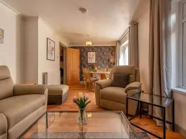 Deal! 2 BR Radnor Court