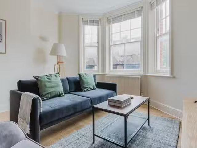 Cheap 2 Rooms Pater Street, Kensington 2 Bedroom 1 Bath