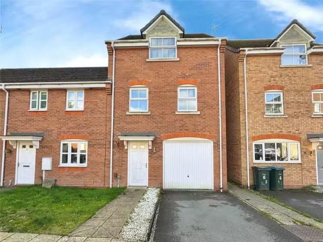 Unique 3 BA 3 bedroom Mid Terrace House to rent, Blanchfort Cl.
