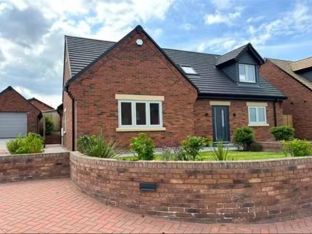 Cheap 3 BA 3 bedroom detached bungalow for rent in Mereside Cl.