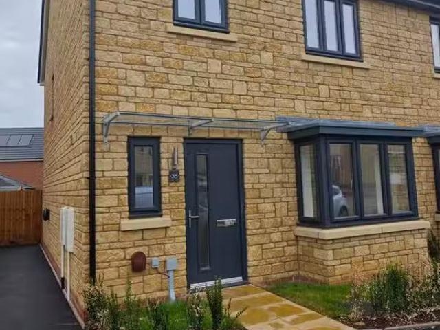 Deal! 3 BA 3 bedroom semi detached house for rent in A Brand N.