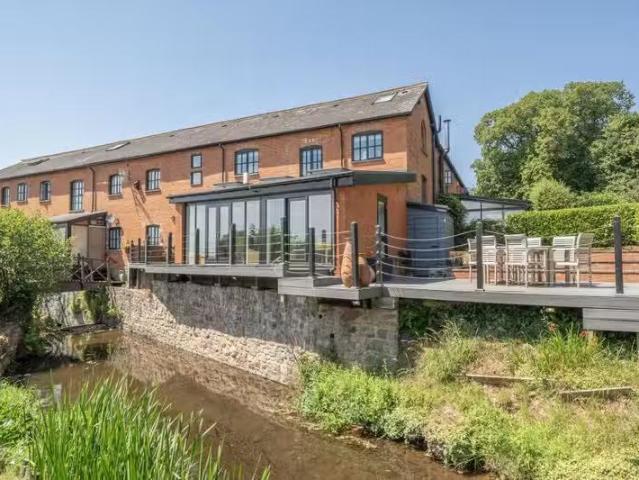 Rental! 3 BA 3 bedroom terraced house for rent in Rewe Court.