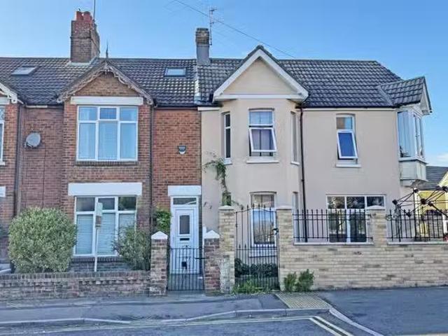 Rental! 3 BA 3 bedroom terraced house for rent in St. Marys Ro.