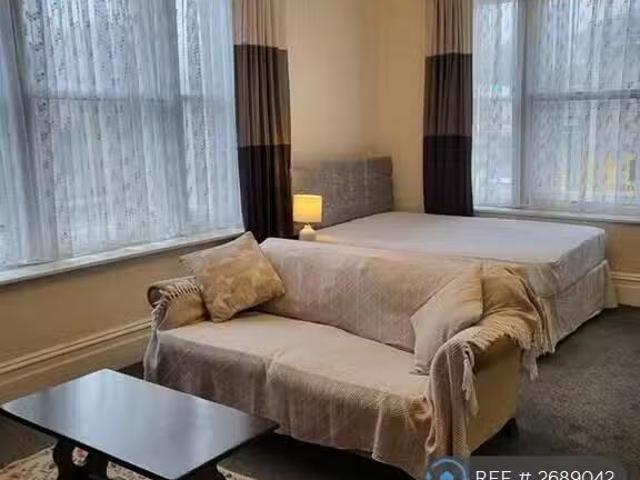 Just in! 3 BA 1 bedroom house share for rent in Church Road, B.