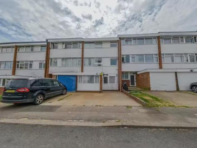 Cheap 3 BA 1 bedroom property for rent in Wood Close, Hatfield.