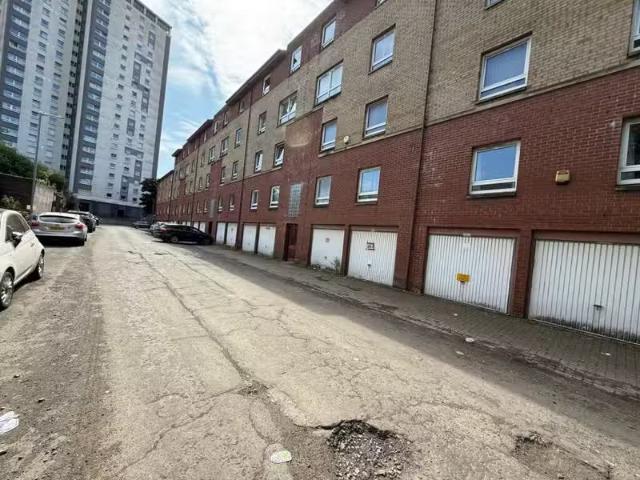 Cozy 3 BA 2 bedroom flat for rent in 65 Curle Street, G14