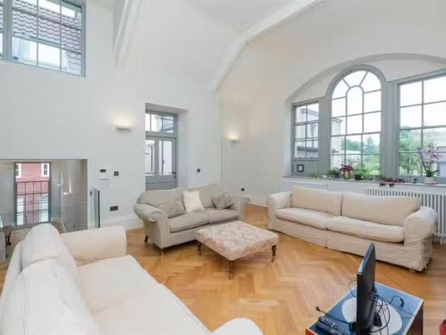 Just in! 3 BA 2 bedroom property for rent in Old School Close.
