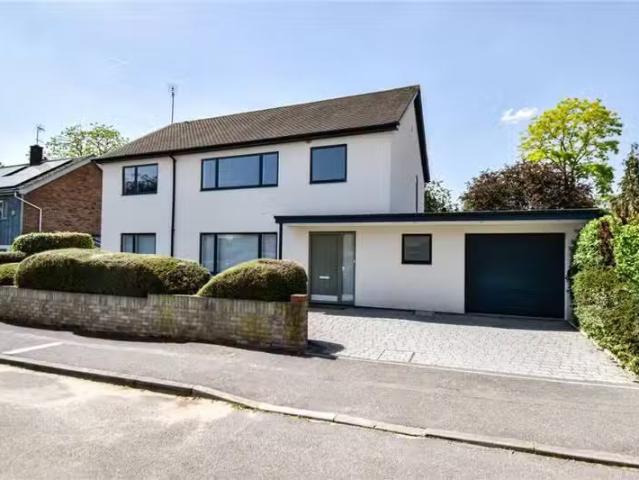 Deal! 3 BA 4 bedroom detached house for rent in Alwyne Road, C.