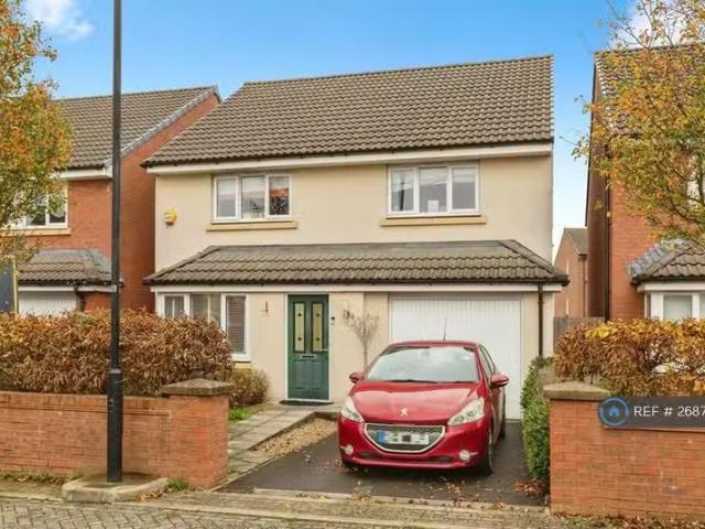 Nice 3 BA 4 bedroom detached house for rent in Brickworks Clos.