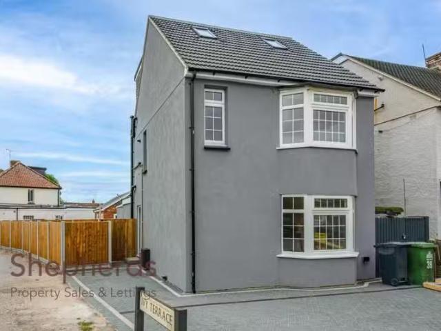 Just in! 3 BA 4 bedroom detached house for rent in Rye Road, H.