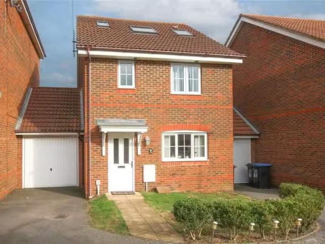 Cheap 3 BA 4 bedroom link detached house for rent in Campion R.